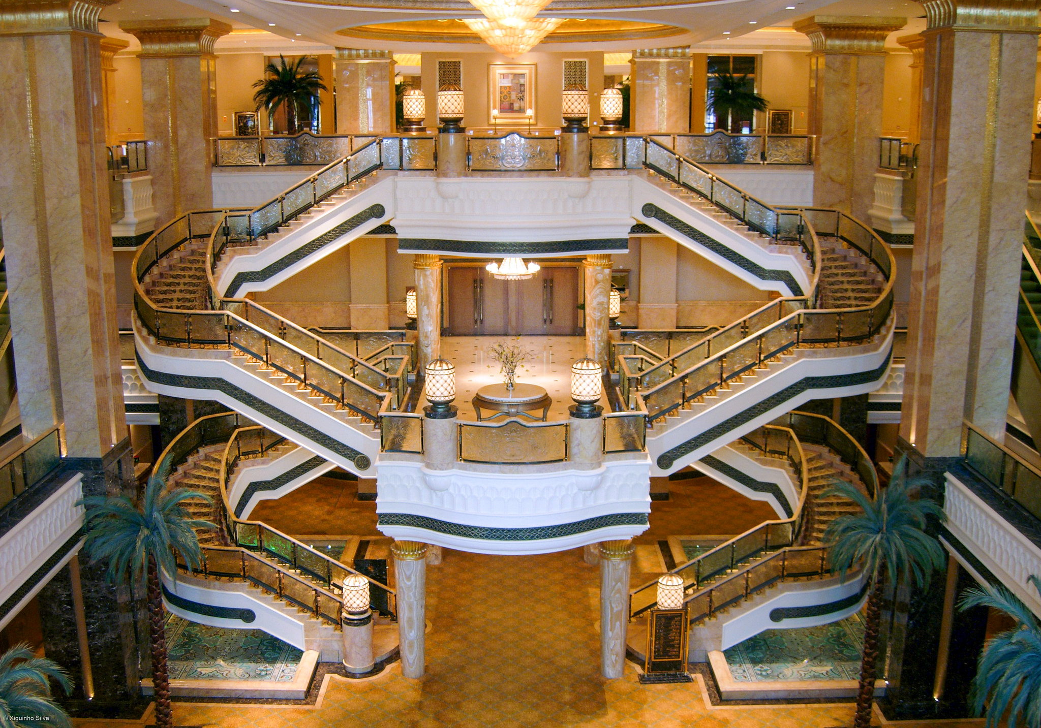 Emirates Palace Mandarin Oriental: A Beacon of Elegance in Abu Dhabi ...